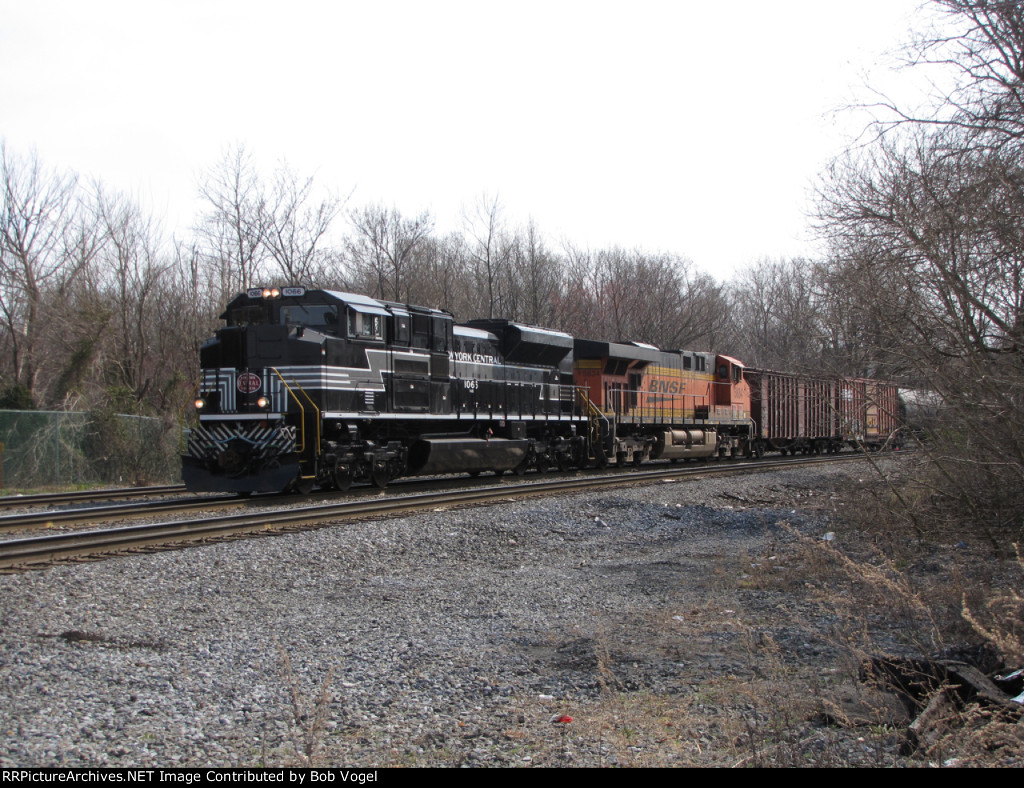 NS 1066 and BNSF 5834